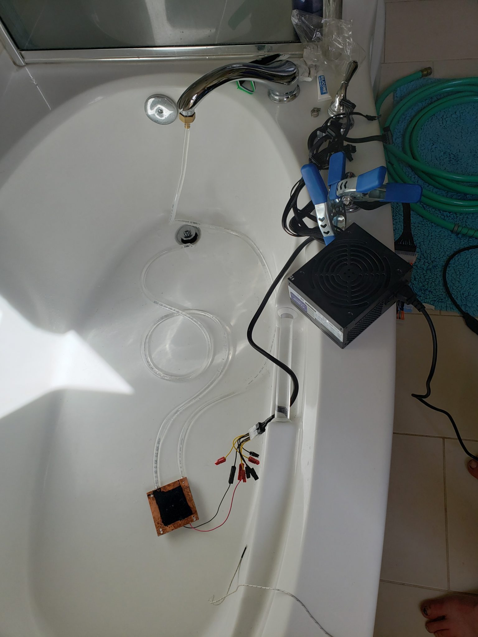 Making a cloud chamber to see radiation without needing dry ice ...